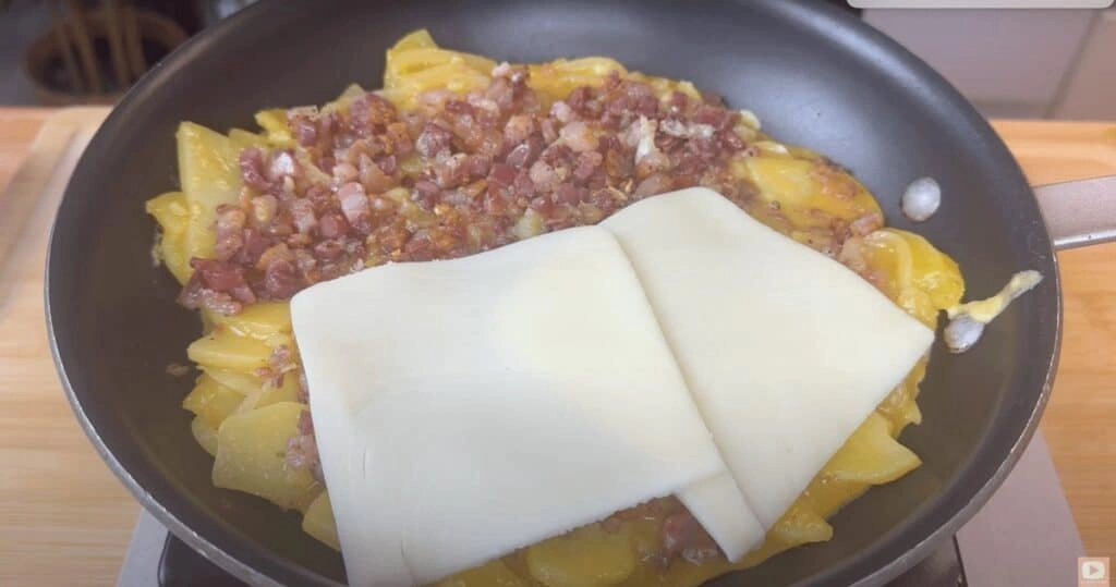 Spanish Omelette with Pancetta | Lola Jay Yum!