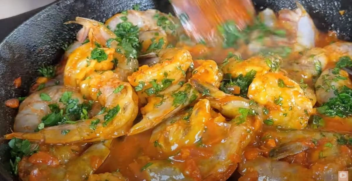 Peri Peri Shrimp (Shrimp Mozambique) | Lola Jay Yum!